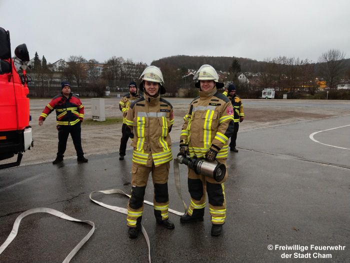 Truppmann- und Truppführerprüfung bei der Chamer Feuerwehr - Feuerwehr ...